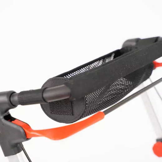 Der SMINA Indoor Rollator - mit Tablett und Korb | SMINA